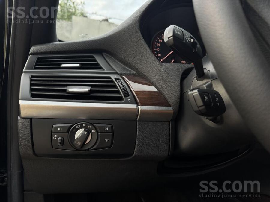 Black BMW X5 2009 in Riga, with an engine capacity of 3.00 L and mileage of 0 thousand km for 9700 €, photo 25 on AUTOMOTO.COM.LV