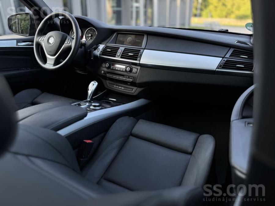 Black BMW X5 2009 in Jurmala, with an engine capacity of 3.00 L and mileage of 285 thousand km for 7990 €, photo 7 on AUTOMOTO.COM.LV