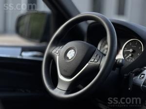 Black BMW X5 2009 in Jurmala, with an engine capacity of 3.00 L and mileage of 285 thousand km for 7990 €, photo 15 on AUTOMOTO.COM.LV
