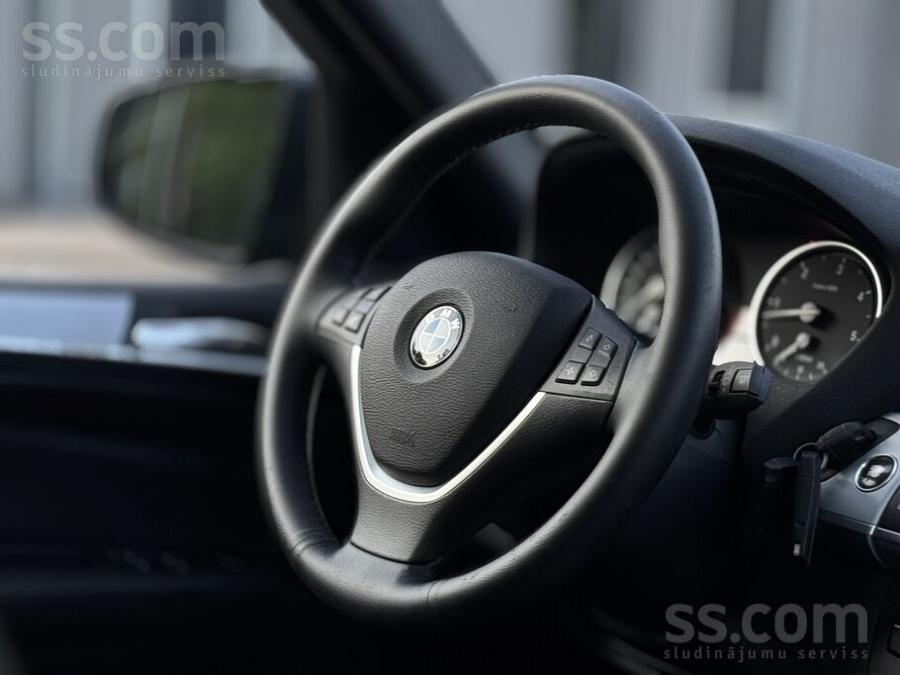 Black BMW X5 2009 in Jurmala, with an engine capacity of 3.00 L and mileage of 285 thousand km for 7990 €, photo 15 on AUTOMOTO.COM.LV