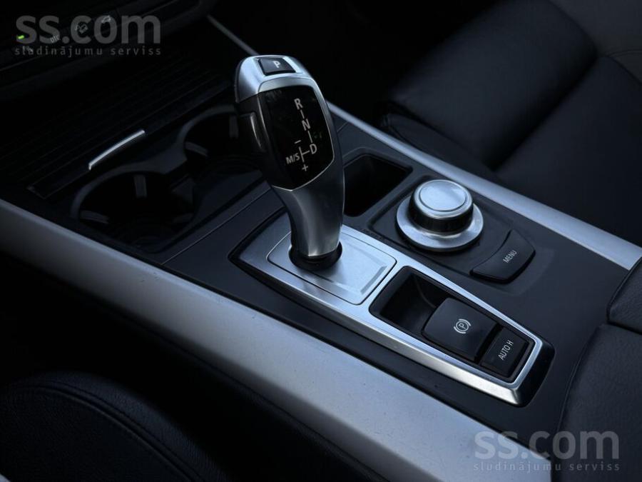 Black BMW X5 2009 in Jurmala, with an engine capacity of 3.00 L and mileage of 285 thousand km for 7990 €, photo 19 on AUTOMOTO.COM.LV