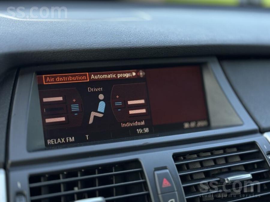 Black BMW X5 2009 in Jurmala, with an engine capacity of 3.00 L and mileage of 285 thousand km for 7990 €, photo 22 on AUTOMOTO.COM.LV
