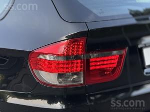 Black BMW X5 2009 in Jurmala, with an engine capacity of 3.00 L and mileage of 285 thousand km for 7990 €, photo 26 on AUTOMOTO.COM.LV