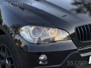 Black BMW X5 2009 in Jurmala, with an engine capacity of 3.00 L and mileage of 285 thousand km for 7990 €, photo 27 on AUTOMOTO.COM.LV