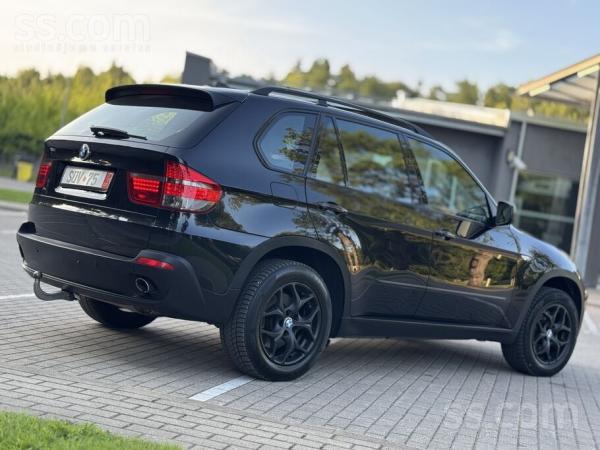 Black BMW X5 2009 in Jurmala, with an engine capacity of 3.00 L and mileage of 285 thousand km for 7990 €, photo 2 on AUTOMOTO.COM.LV