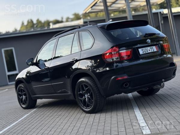 Black BMW X5 2009 in Jurmala, with an engine capacity of 3.00 L and mileage of 285 thousand km for 7990 €, photo 4 on AUTOMOTO.COM.LV