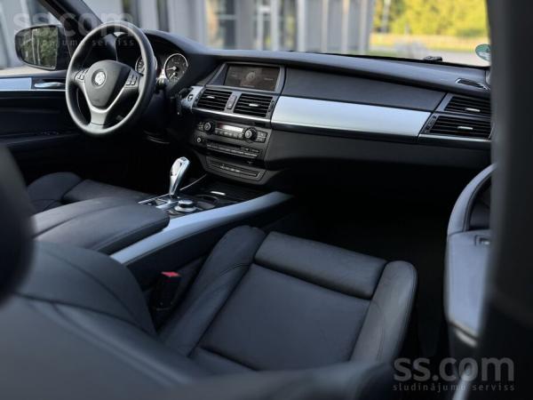 Black BMW X5 2009 in Jurmala, with an engine capacity of 3.00 L and mileage of 285 thousand km for 7990 €, photo 6 on AUTOMOTO.COM.LV