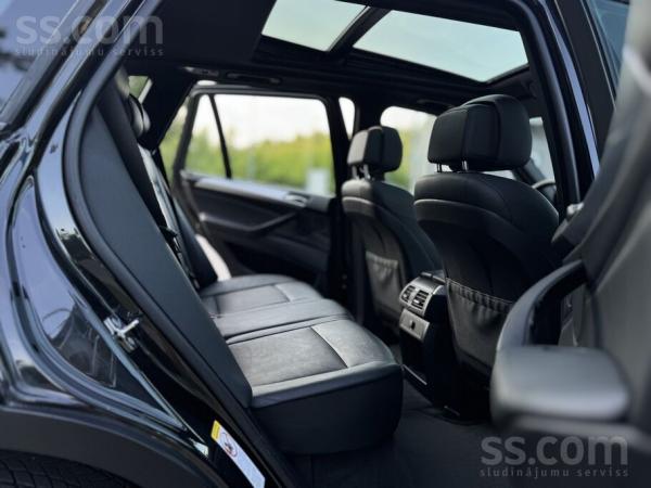 Black BMW X5 2009 in Jurmala, with an engine capacity of 3.00 L and mileage of 285 thousand km for 7990 €, photo 7 on AUTOMOTO.COM.LV