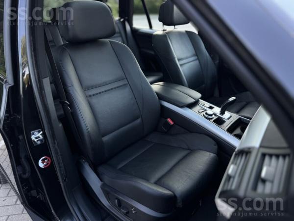 Black BMW X5 2009 in Jurmala, with an engine capacity of 3.00 L and mileage of 285 thousand km for 7990 €, photo 9 on AUTOMOTO.COM.LV