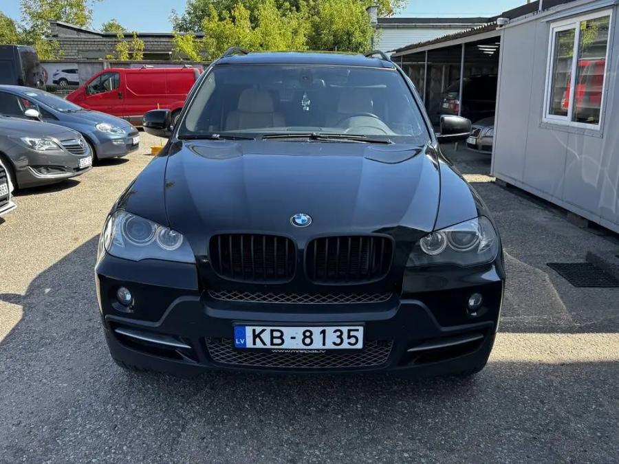 Black BMW X5 2009 in Daugavpils, with an engine capacity of 3.00 L and mileage of 236 thousand km for 9300 €, photo 3 on AUTOMOTO.COM.LV