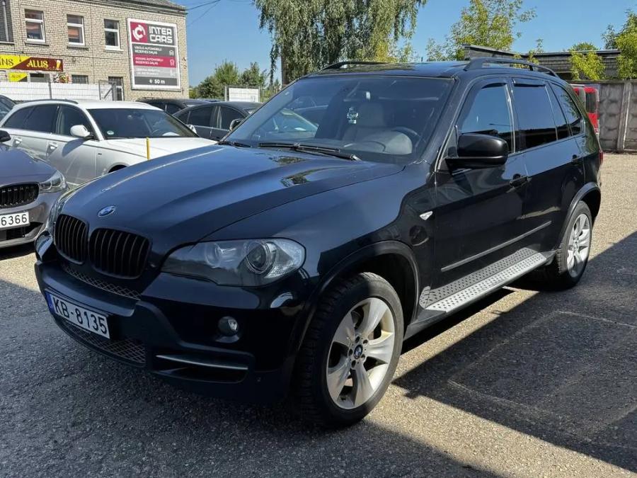 Black BMW X5 2009 in Daugavpils, with an engine capacity of 3.00 L and mileage of 236 thousand km for 9300 €, photo 4 on AUTOMOTO.COM.LV