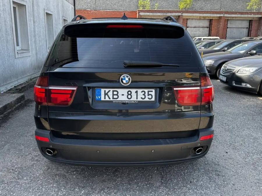 Black BMW X5 2009 in Daugavpils, with an engine capacity of 3.00 L and mileage of 236 thousand km for 9300 €, photo 6 on AUTOMOTO.COM.LV