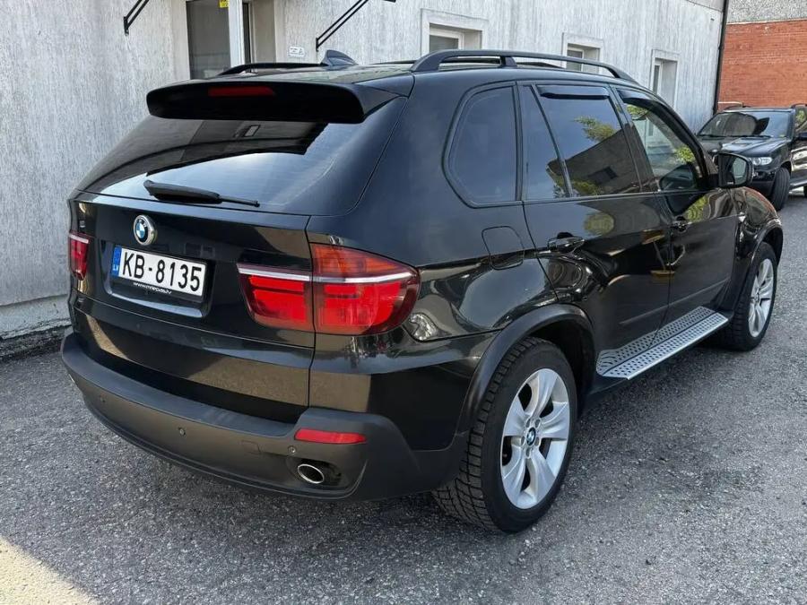 Black BMW X5 2009 in Daugavpils, with an engine capacity of 3.00 L and mileage of 236 thousand km for 9300 €, photo 7 on AUTOMOTO.COM.LV