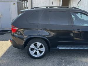 Black BMW X5 2009 in Daugavpils, with an engine capacity of 3.00 L and mileage of 236 thousand km for 9300 €, photo 8 on AUTOMOTO.COM.LV
