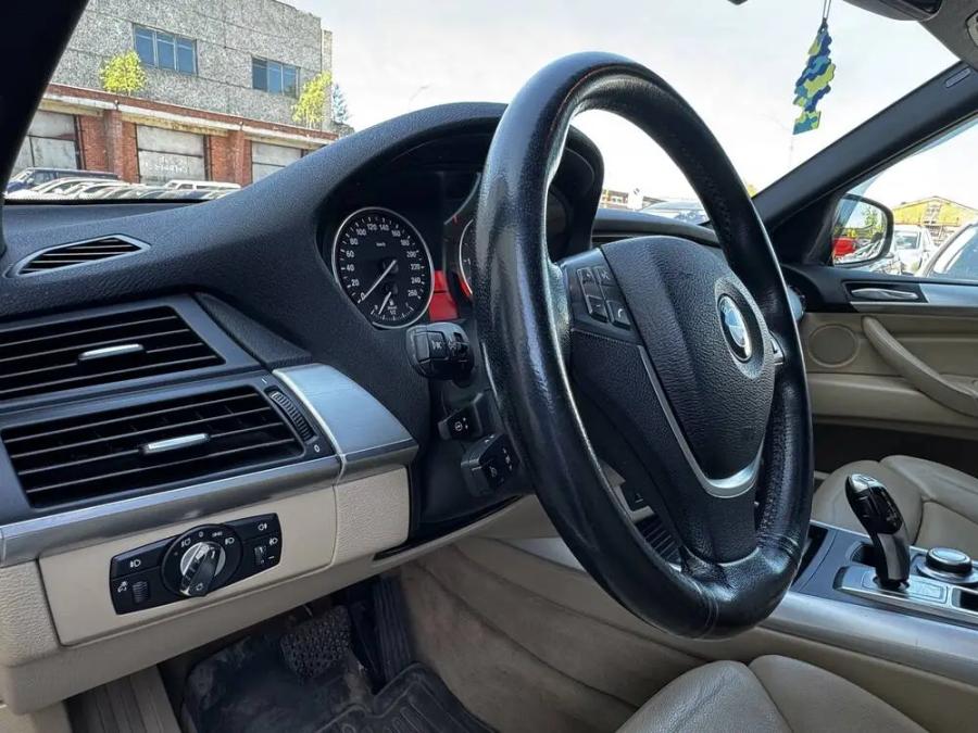 Black BMW X5 2009 in Daugavpils, with an engine capacity of 3.00 L and mileage of 236 thousand km for 9300 €, photo 15 on AUTOMOTO.COM.LV