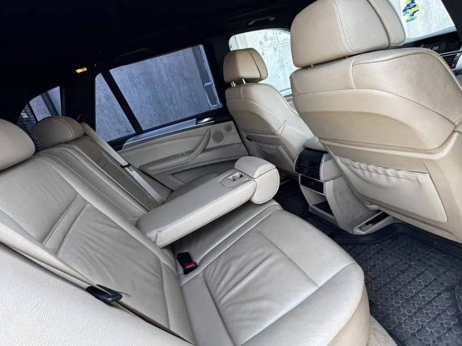 Black BMW X5 2009 in Daugavpils, with an engine capacity of 3.00 L and mileage of 236 thousand km for 9300 €, photo 24 on AUTOMOTO.COM.LV