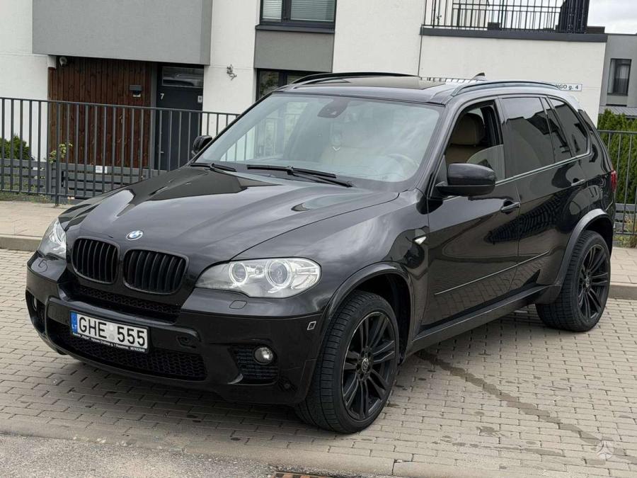 Black BMW X5 2009 in Vilnius, with an engine capacity of 2.99 L and mileage of 460 thousand km for 6800 €, photo 4 on AUTOMOTO.COM.LV