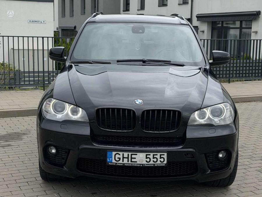 Black BMW X5 2009 in Vilnius, with an engine capacity of 2.99 L and mileage of 460 thousand km for 6800 €, photo 6 on AUTOMOTO.COM.LV
