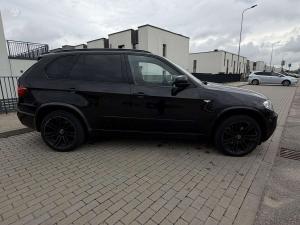 Black BMW X5 2009 in Vilnius, with an engine capacity of 2.99 L and mileage of 460 thousand km for 6800 €, photo 9 on AUTOMOTO.COM.LV