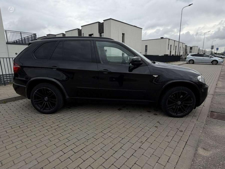 Black BMW X5 2009 in Vilnius, with an engine capacity of 2.99 L and mileage of 460 thousand km for 6800 €, photo 9 on AUTOMOTO.COM.LV