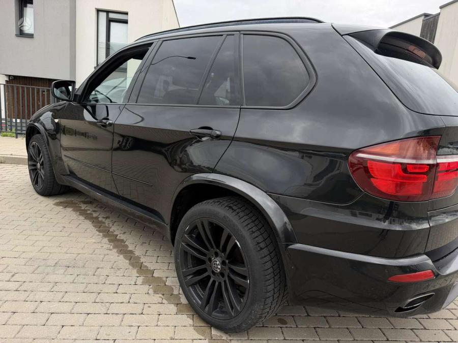 Black BMW X5 2009 in Vilnius, with an engine capacity of 2.99 L and mileage of 460 thousand km for 6800 €, photo 10 on AUTOMOTO.COM.LV
