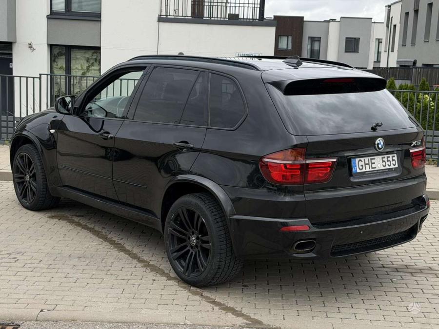 Black BMW X5 2009 in Vilnius, with an engine capacity of 2.99 L and mileage of 460 thousand km for 6800 €, photo 12 on AUTOMOTO.COM.LV
