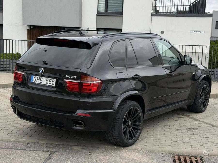 Black BMW X5 2009 in Vilnius, with an engine capacity of 2.99 L and mileage of 460 thousand km for 6800 €, photo 13 on AUTOMOTO.COM.LV