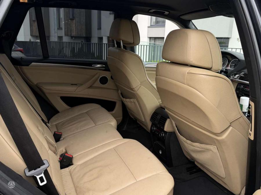 Black BMW X5 2009 in Vilnius, with an engine capacity of 2.99 L and mileage of 460 thousand km for 6800 €, photo 17 on AUTOMOTO.COM.LV