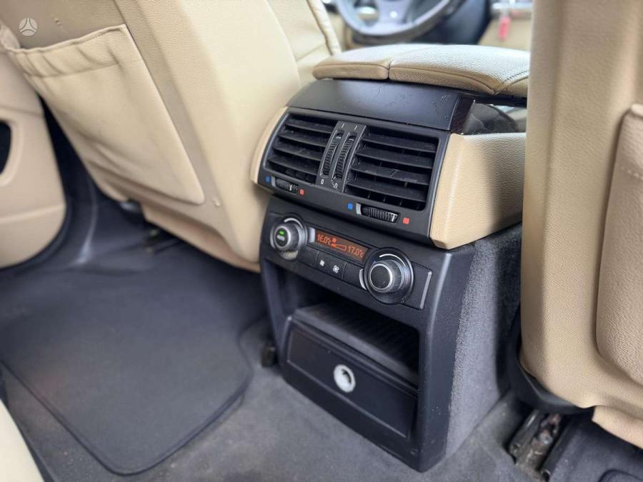 Black BMW X5 2009 in Vilnius, with an engine capacity of 2.99 L and mileage of 460 thousand km for 6800 €, photo 18 on AUTOMOTO.COM.LV