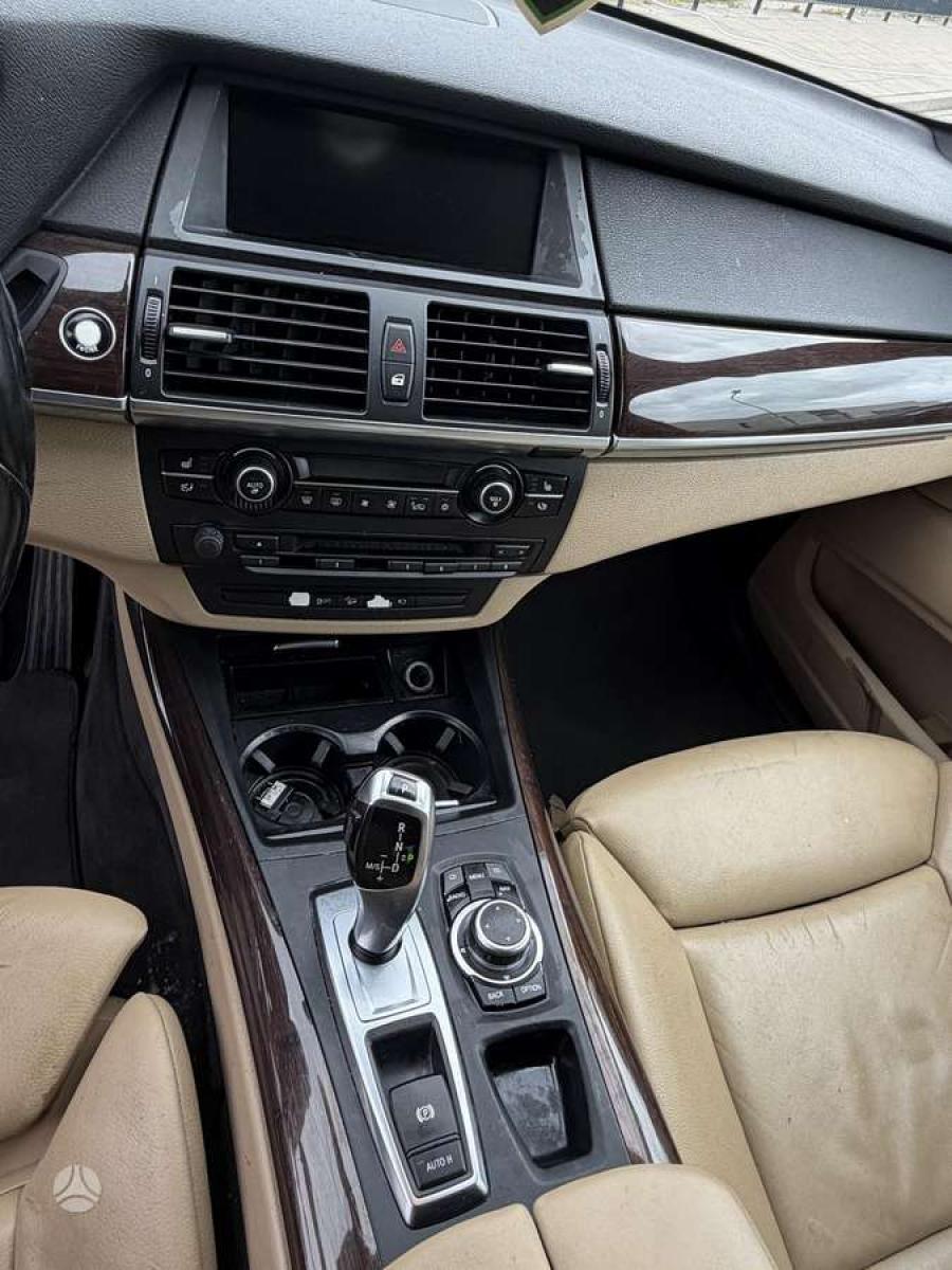 Black BMW X5 2009 in Vilnius, with an engine capacity of 2.99 L and mileage of 460 thousand km for 6800 €, photo 24 on AUTOMOTO.COM.LV