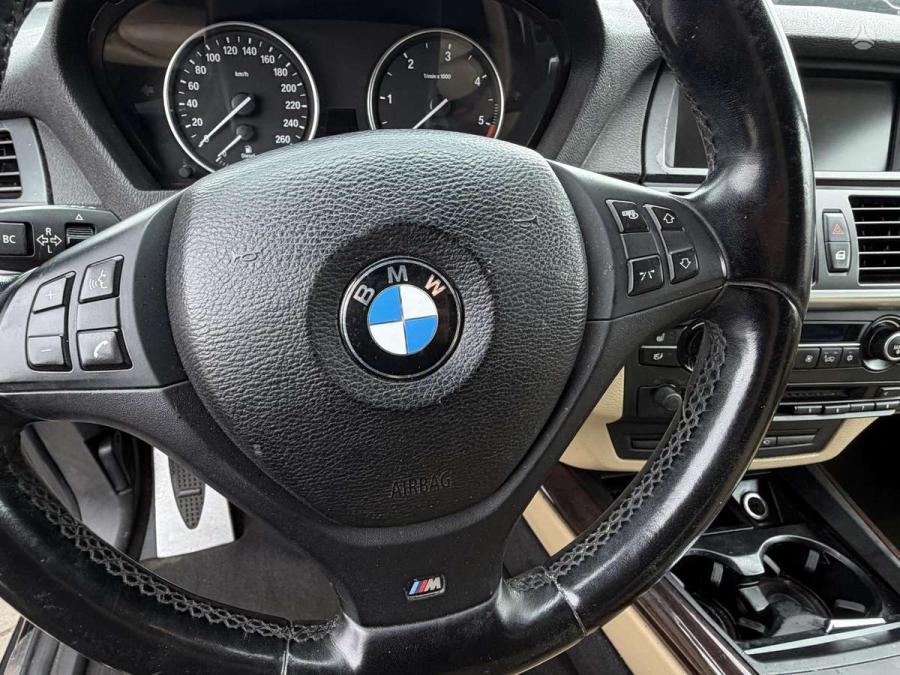 Black BMW X5 2009 in Vilnius, with an engine capacity of 2.99 L and mileage of 460 thousand km for 6800 €, photo 25 on AUTOMOTO.COM.LV