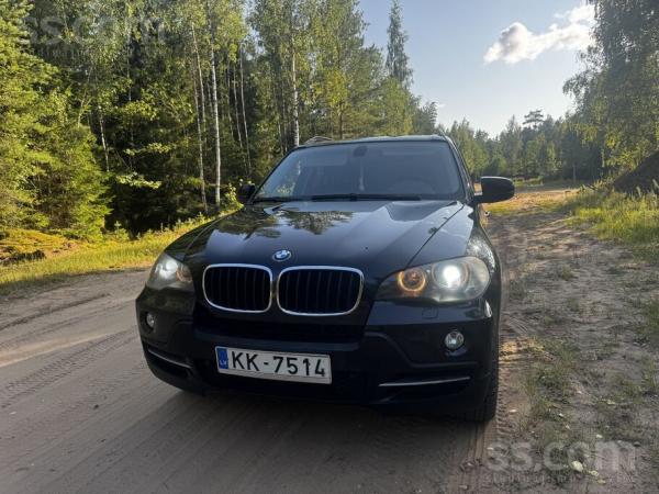 Black BMW X5 2009 in Kuldiga, with an engine capacity of 3.00 L and mileage of 339 thousand km for 7300 €, photo 4 on AUTOMOTO.COM.LV