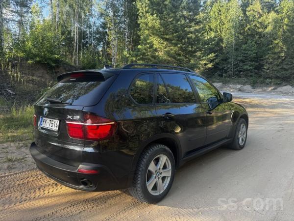 Black BMW X5 2009 in Kuldiga, with an engine capacity of 3.00 L and mileage of 339 thousand km for 7300 €, photo 7 on AUTOMOTO.COM.LV