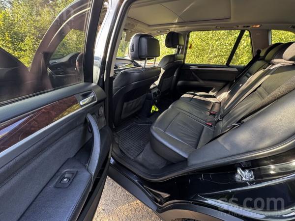 Black BMW X5 2009 in Kuldiga, with an engine capacity of 3.00 L and mileage of 339 thousand km for 7300 €, photo 10 on AUTOMOTO.COM.LV
