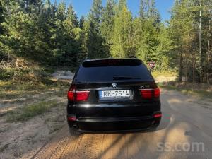 Black BMW X5 2009 in Kuldiga, with an engine capacity of 3.00 L and mileage of 339 thousand km for 7300 €, photo 7 on AUTOMOTO.COM.LV