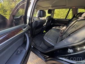 Black BMW X5 2009 in Kuldiga, with an engine capacity of 3.00 L and mileage of 339 thousand km for 7300 €, photo 11 on AUTOMOTO.COM.LV