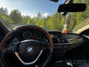Black BMW X5 2009 in Kuldiga, with an engine capacity of 3.00 L and mileage of 339 thousand km for 7300 €, photo 12 on AUTOMOTO.COM.LV