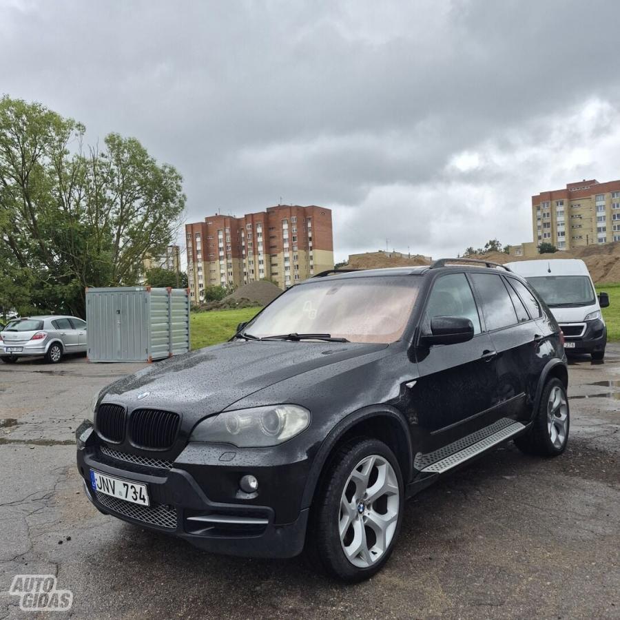 Black BMW X5 2009 in Vilnius, with an engine capacity of 3.00 L and mileage of 381 thousand km for 7300 €, photo 1 on AUTOMOTO.COM.LV
