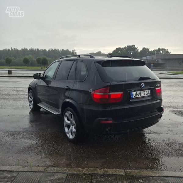 Black BMW X5 2009 in Vilnius, with an engine capacity of 3.00 L and mileage of 381 thousand km for 7300 €, photo 2 on AUTOMOTO.COM.LV