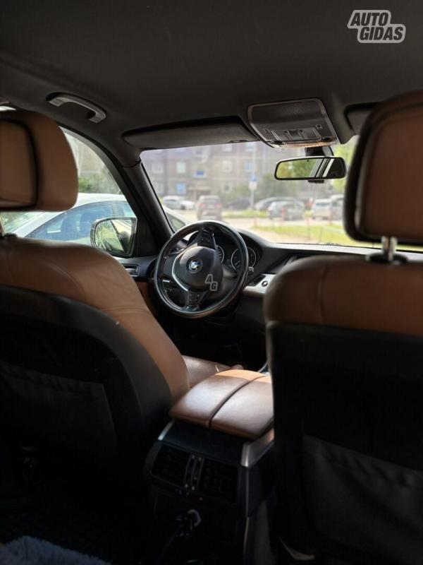Black BMW X5 2009 in Vilnius, with an engine capacity of 3.00 L and mileage of 381 thousand km for 7300 €, photo 5 on AUTOMOTO.COM.LV