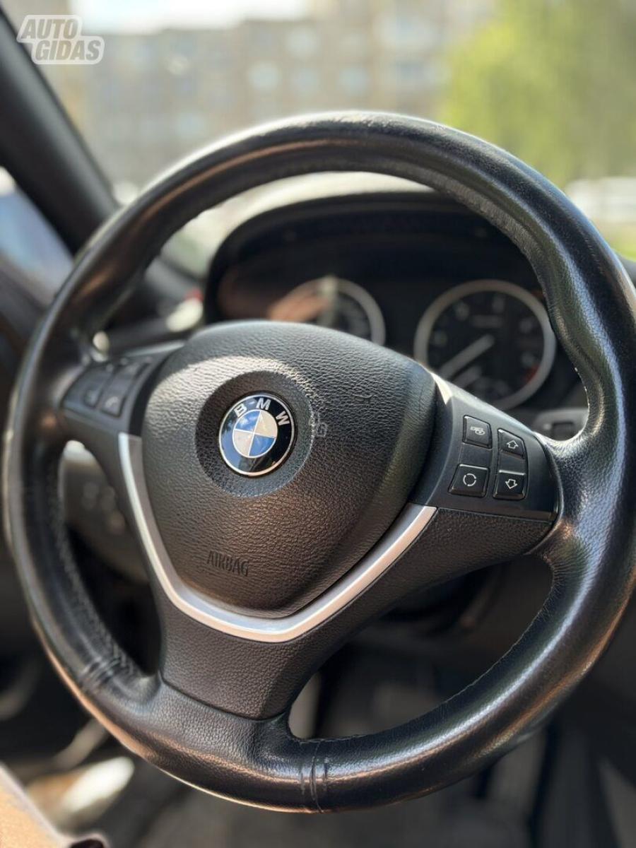 Black BMW X5 2009 in Vilnius, with an engine capacity of 3.00 L and mileage of 381 thousand km for 7300 €, photo 7 on AUTOMOTO.COM.LV