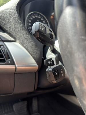 Black BMW X5 2009 in Vilnius, with an engine capacity of 3.00 L and mileage of 381 thousand km for 7300 €, photo 8 on AUTOMOTO.COM.LV