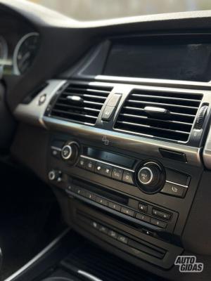 Black BMW X5 2009 in Vilnius, with an engine capacity of 3.00 L and mileage of 381 thousand km for 7300 €, photo 12 on AUTOMOTO.COM.LV