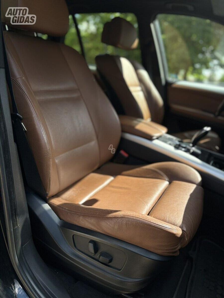 Black BMW X5 2009 in Vilnius, with an engine capacity of 3.00 L and mileage of 381 thousand km for 7300 €, photo 14 on AUTOMOTO.COM.LV