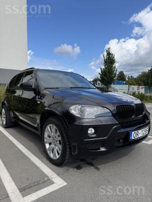 Black BMW X5 2009 in Riga, with an engine capacity of 3.00 L and mileage of 278 thousand km for 11750 €, photo 3 on AUTOMOTO.COM.LV