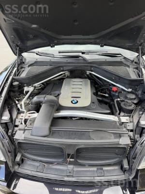 Black BMW X5 2009 in Riga, with an engine capacity of 3.00 L and mileage of 278 thousand km for 11750 €, photo 12 on AUTOMOTO.COM.LV