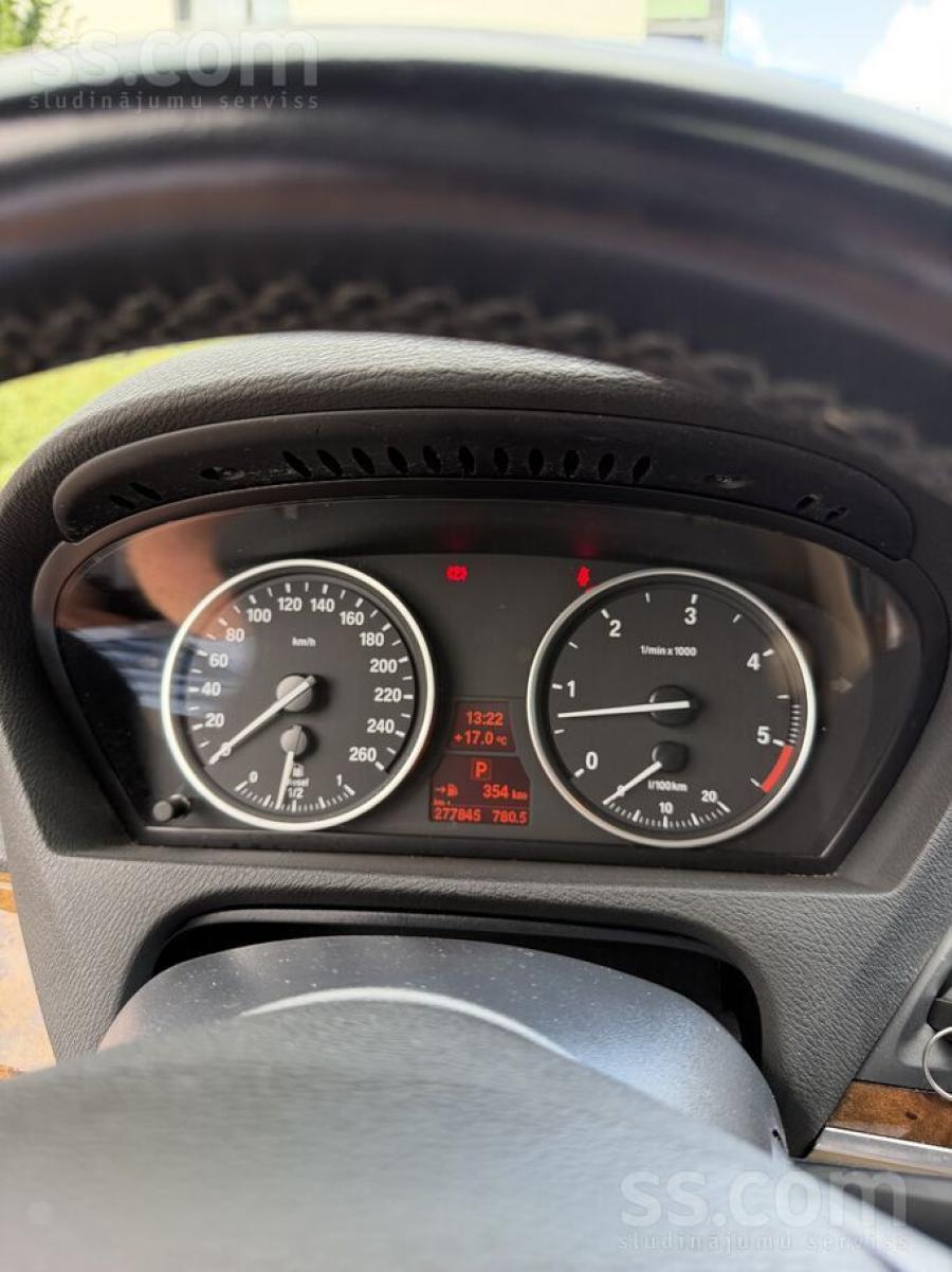 Black BMW X5 2009 in Riga, with an engine capacity of 3.00 L and mileage of 278 thousand km for 11750 €, photo 14 on AUTOMOTO.COM.LV