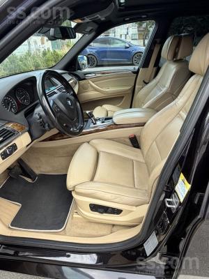 Black BMW X5 2009 in Riga, with an engine capacity of 3.00 L and mileage of 278 thousand km for 11750 €, photo 17 on AUTOMOTO.COM.LV