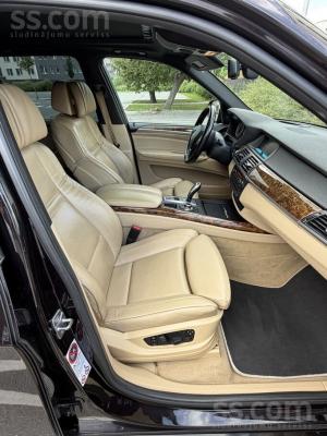 Black BMW X5 2009 in Riga, with an engine capacity of 3.00 L and mileage of 278 thousand km for 11750 €, photo 18 on AUTOMOTO.COM.LV