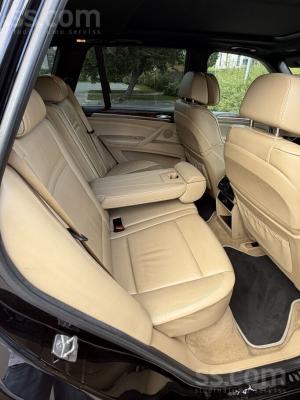 Black BMW X5 2009 in Riga, with an engine capacity of 3.00 L and mileage of 278 thousand km for 11750 €, photo 19 on AUTOMOTO.COM.LV